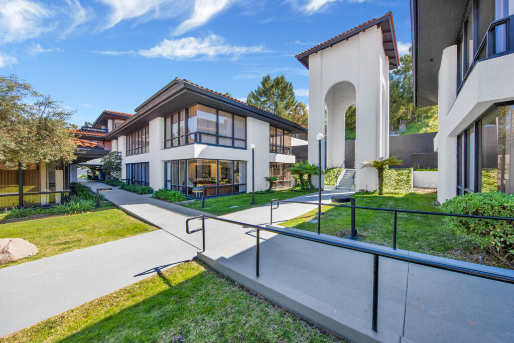 Tour - Peninsula Health Center